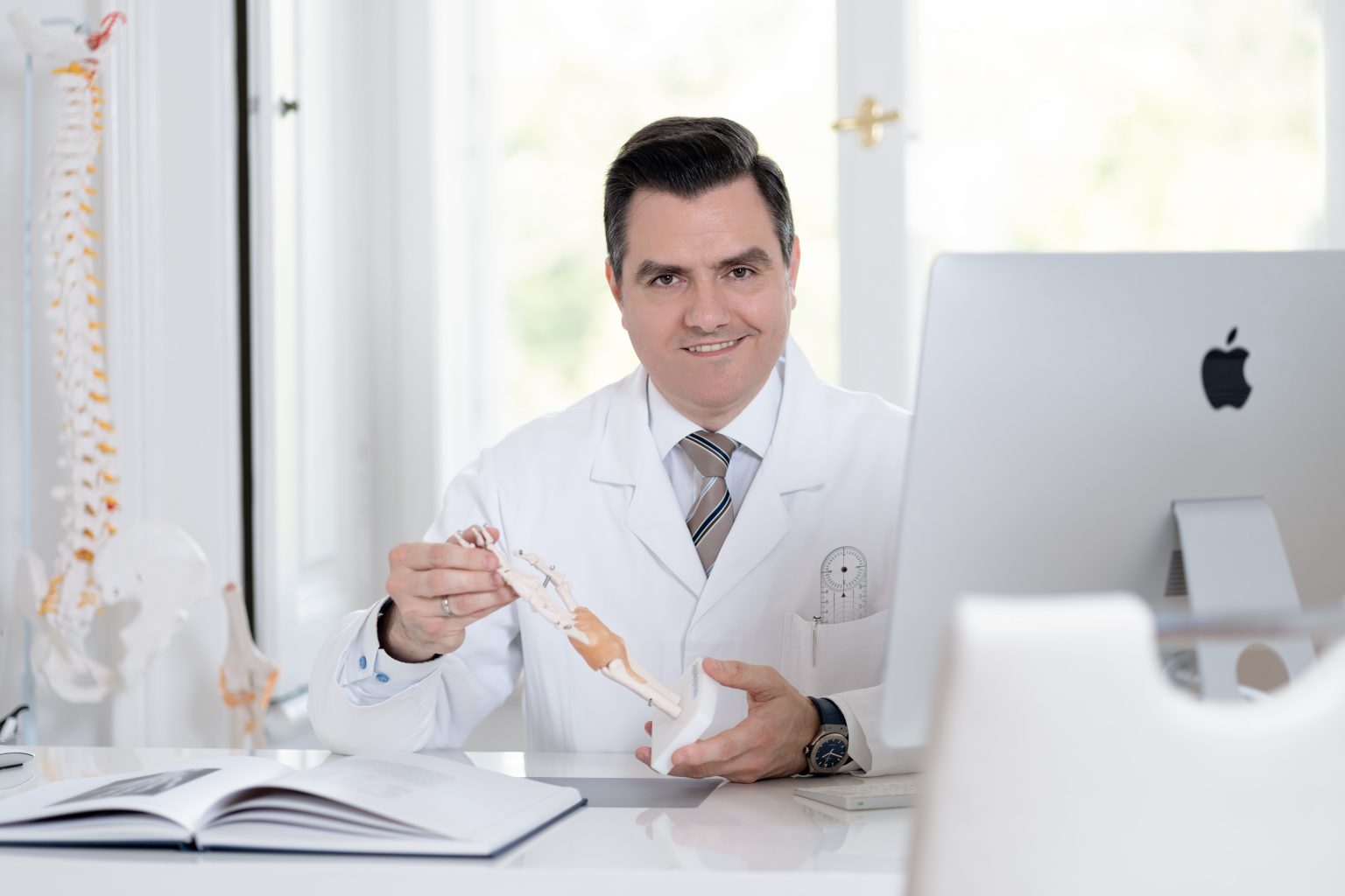 Über Mich - Handchirurgie Wien | Dr. Sebastian Farr